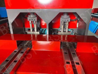 中国 金属の管CNCの穴の打つ機械 販売のため