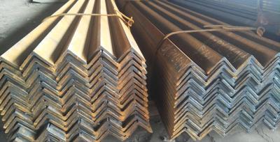 Chine Structure d'ingénierie Barre d'acier à angle de carbone égal ASTM A36 SS400 S235JR S345JR avec côtés et angles égaux à vendre