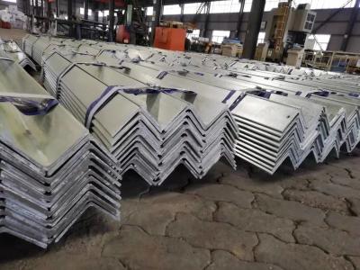 Chine 201 304 316 Barre d'acier angulaire avec trou pour la construction Norme AiSi ASTM DIN EN GB JIS bs facturation par poids réel à vendre