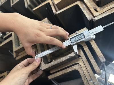 Chine 6m-12m S275JR ASTM A36 Bar angulaire pour matériaux de construction de bâtiment Q235/Q345/SS400/ST37-2/ST52/Q420/Q460/S235JR/S355JR à vendre
