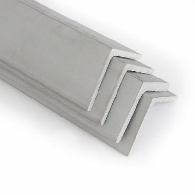 Chine Barre d'angle en acier inoxydable de sortie Fer par kg 0,3 mm à 3,0 mm Angle L égal Barre SS avec trou pour vos projets de construction à vendre