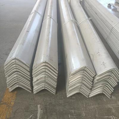 Chine Barre d'angle en acier inoxydable de sortie Fer par kg 0,3 mm à 3,0 mm Angle L égal Barre SS avec trou pour vos projets de construction à vendre
