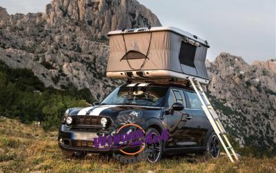 Chine Sautez la tente dure de dessus de toit de couverture à télécommande pour le voyageur tous terrains des campeurs 4x4 à vendre