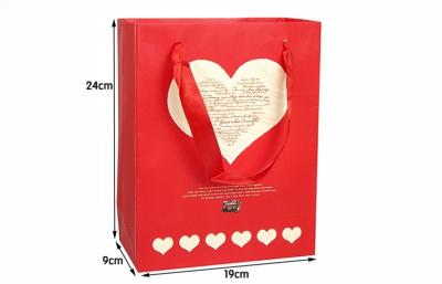 Cina I sacchi di carta pieghevoli delle borse del regalo di nozze sfalsati hanno personalizzato riciclabile in vendita