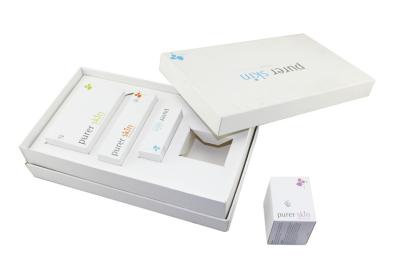 Cina Contenitori di regalo bianchi dei cosmetici della pelle ISO9001 con il punto UV/laminazione di Matt in vendita