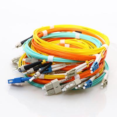 Cina OM4 misto duplex 2 misura 50/125 di cavo con un contatore di toppa a fibra ottica di LC in vendita