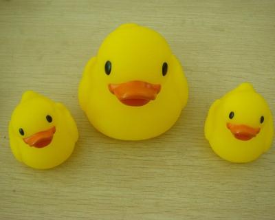 Chine Ensemble en caoutchouc de Bath de famille de canard de petite fête de naissance, canards en caoutchouc promotionnels flottables à vendre