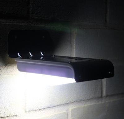 Cina Lampada da parete di energia solare LED di 16 LED che accende il sensore di moto ip65 1W in vendita