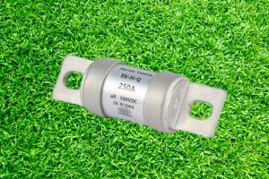Cina 500VDC fusibile a bullone, fusibili agenti veloci ceramici 150Amp a semiconduttore in vendita