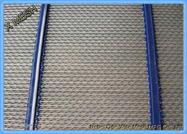 Wのタイプの2つの青ポリウレタン カバーが付いている自浄式スクリーンの網の部分。