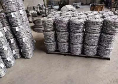 Chine Double barbelé militaire galvanisé de torsion par noyau pour la clôture et les barrières de sécurité à vendre