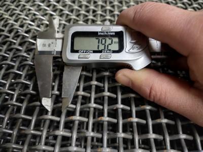 Chine La maille tissée d'écran de vibration ont le grillage serti par replis par crochet pour le mien à vendre