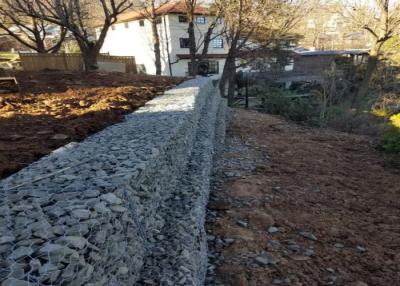 Cina maglia del gabbione galvanizzata 2x1x3m della parete di Retaing del pendio del materasso di 60x80mm 80x100mm in vendita