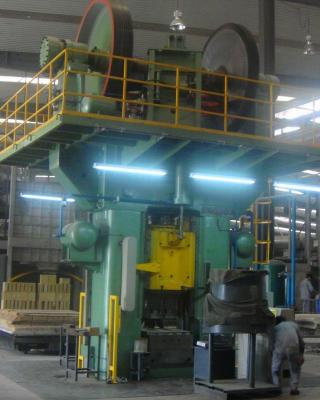 Cina Torchio a vite refrattario di J93-1600ton per i refrattari del carbonio del magnesio in vendita
