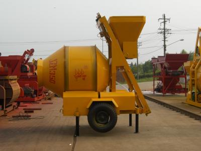 中国 15rpmリバーシブルのドラム350Lを運転する電気トラックミキサのゴム製車輪 販売のため