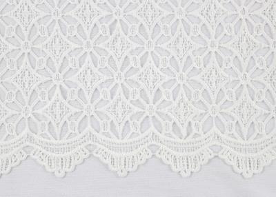 Chine Tissu de maille brodé nuptiale blanc de Dubaï par la cour soluble dans l'eau avec le bord cranté à vendre