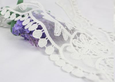 중국 수를 놓은 면 수용성 나일론을 가진 고리가 백색 레이스 꽃에 의하여 아플리케를 합니다 판매용