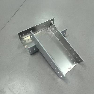 중국 맞춤화 된 엽금속 케이블 트레이 조직 케이블 관리를위한 은 50mm-1000mm 판매용