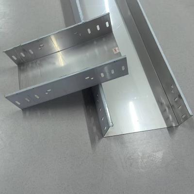 중국 실버 스테인리스 스틸 케이블 트레이 산업 벽에 장착 또는 둥지를 50mm-1000mm 높이 판매용