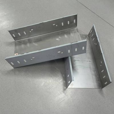 중국 맞춤화 된 엽금속 케이블 트레이 조직 케이블 관리를위한 은 50mm-1000mm 판매용