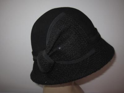 中国 特別な Occasio のためのツイードの布張の縁そして弓トリミングが付いている Cloche のウールのフェルトの帽子 販売のため