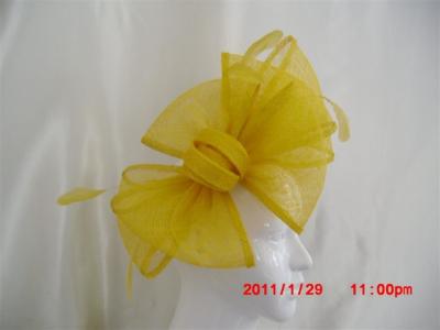 Cina Cappelli gialli delle signore Fascinator con l'arco di Sinamay e le piume, fascia di 1.2cm in vendita