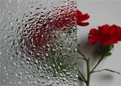 중국 샤워 문을 위한 다이아몬드에 의하여 돋을새김되는 장식적인 장식무늬가 든 유리 제품 2mm 4mm 6mm 간격 판매용
