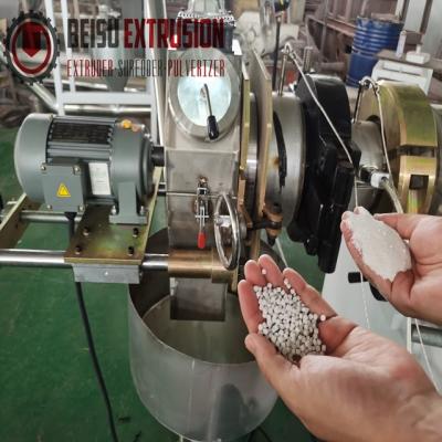 Κίνα 250-300Kg/h Plastic Transparent PVC Pelletizing Line With Hot Die Cutting προς πώληση