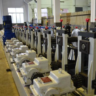 中国 1.2 - 2.0mm電流を通された鋼鉄ラッキングのビームは機械20ローラーの場所を形作ることを冷間圧延します 販売のため
