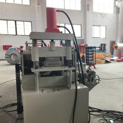 China cubierta de la bandeja de cable de la anchura de 100m m que forma la máquina con el sistema de control del PLC Siemens en venta