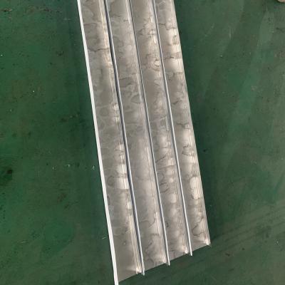 中国 CUの乾式壁は機械を形作るシート0.4mmのスタッドおよびトラック ロールに電流を通した 販売のため