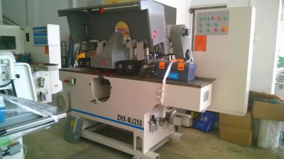 Cina 250mm che la linea retta strappo ha visto, strappo a coltelli multipli hanno visto la macchina per la modellatura dell'impiallacciatura laminata in vendita
