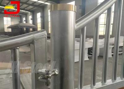 Chine la stalle de cheval de galvanisation de plongement chaud de 2200mm lambrisse le cadre complètement soudé à vendre