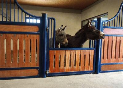 Chine Bâtiments durables de grange en métal de qualité marchande pour le cheval 4,0 x 2.2m à vendre