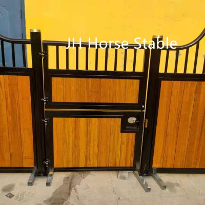 Chine Avant stable de cheval durable fait sur commande du tuyau d'acier 12ft à vendre