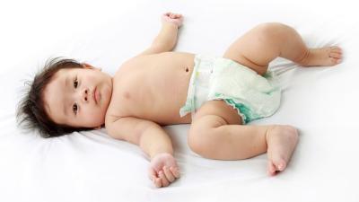 China la tela de 60g Spunlace utiliza para los pañales disponibles 35gsm de los niños en venta