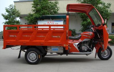 Chine Le tricycle motorisé trois roulent la puissance de charge de tête de la moto 2000Kg de cargaison à vendre