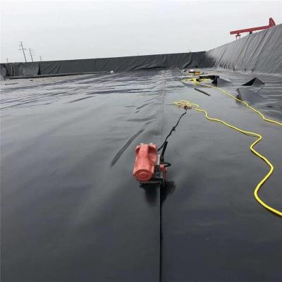 Cina GB/ASTM GRI-GM13 Standard HDPE Geomembrane Welding Machine per infiltrazioni antiumidità in vendita
