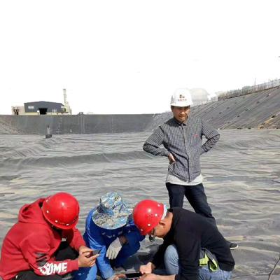 Cina 0.5mm-0.75mm Geomembrana in HDPE nero per geomenbrana in acquacoltura Larghezza stagno 1-6m in vendita