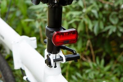 中国 8つの内腔の自転車の後部ライト 販売のため