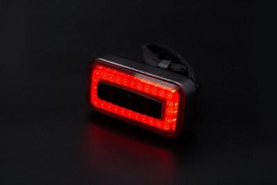 中国 振動の抵抗の自転車の後部ライト2.0cmから2.8cmの尾ライト 販売のため