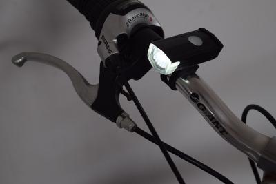 Cina Funzione d'avvertimento a 0.87-1.26 pollici di Front Headlights della bicicletta luminosa di Blinky in vendita