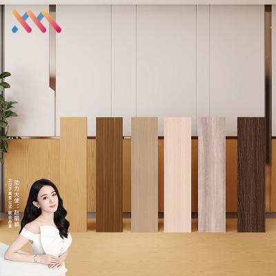 中国 防水 防油 自粘性 TPH パーツ フロア スチッカー 工業用 スタイル ビニール フロア DIY 家庭 装飾 販売のため