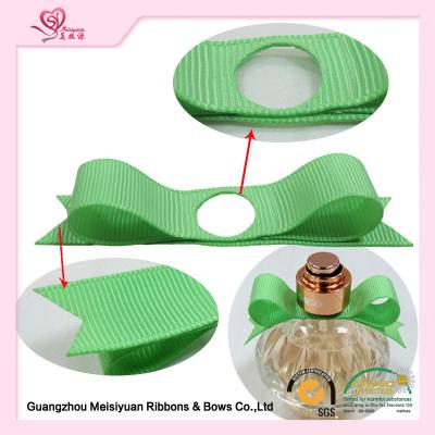 China El círculo caliente del corte pre cortó el arco de la cinta grosgrain de la cinta para la botella de perfume en venta