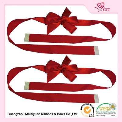 China El papel de regalo rojo de encargo arquea por regalos de Navidad con la cinta auta-adhesivo en venta