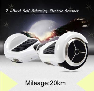 Cina Auto motorizzato delle ruote doppie del bordo 4400mah del motorino che equilibra motorino elettrico in vendita