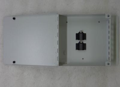 中国 屋内および屋外繊維の配電箱の壁に取り付けられた8港FTTHの繊維光学の端子箱に金属をかぶせなさい 販売のため