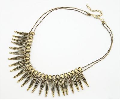 China Forme el collar del ahogador del metal de la joyería como ornamentos de metal del vintage de la forma de la pluma en venta