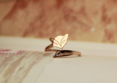 China Forme a mujeres la joyería anillo de finger plateado el oro de acero titanium del zorro del anillo 14K en venta