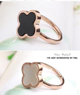 China Forme a mujeres la joyería anillo de finger plateado el oro de acero titanium del trébol del anillo 14K en venta